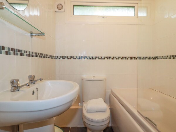 Pepper Cove, Family Friendly, With A Garden In St Merryn - Padstow