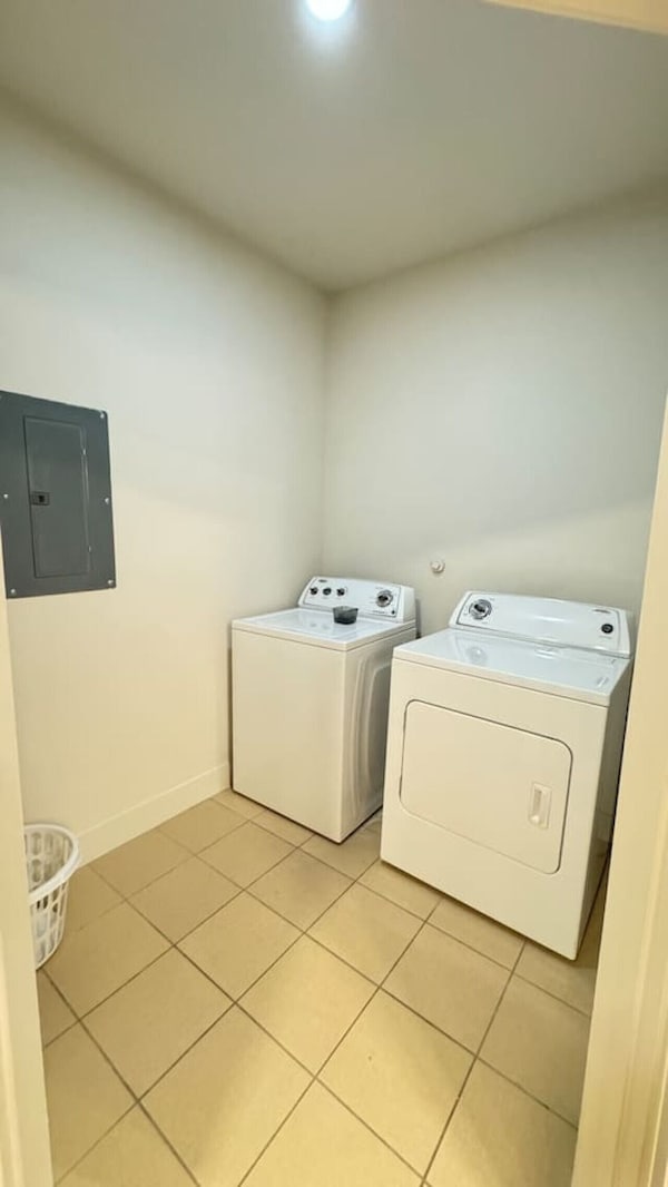 Stylish 2br 2mi To Six Flags,la Cantera & Dining - Helotes, TX