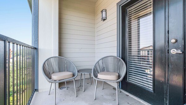 Barsala L Bright 2bd Apt: Grill Stations, Fast Wi-fi - Katy, TX