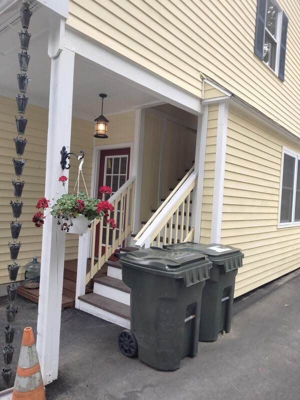 Adorable 1 Bedroom With Off Street Parking. - Grafton, MA
