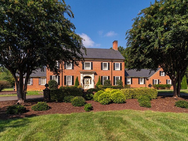 Spacious 4-bedroom House On Golf Course In Charming Burlington. - Elon University, Elon