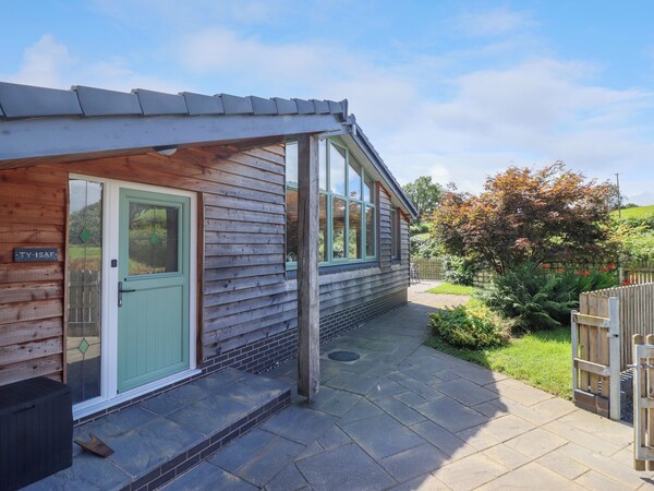 Ty Isaf, Pet Friendly, With Open Fire In Llanfair Caereinion - Lake Vyrnwy