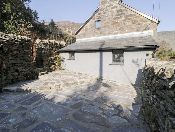Nyth Yr Eryr, Pet Friendly, With Open Fire In Blaenau Ffestiniog - Blaenau Ffestiniog