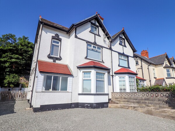 Lodestar, Pet Friendly, Country Holiday Cottage In Deganwy - Conwy
