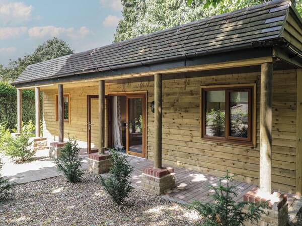 Yew Tree Cottage, Family Friendly, With Pool In Dartford - Kent