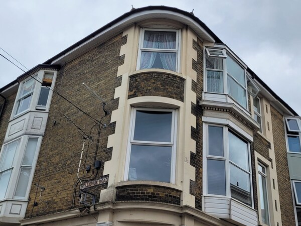 Nelson's View, Pet Friendly, Character Holiday Cottage In Ryde - 漢普郡
