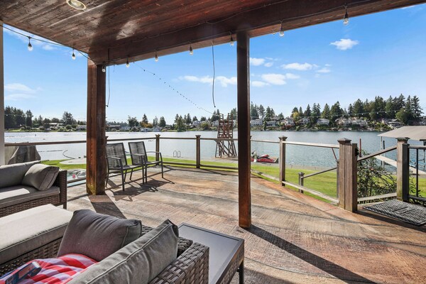 Waterfront Perfection With Multiple Bedrooms & Bathrooms - 5000 Sf - Lake Tapps, WA