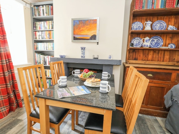 Home From Home, Pet Friendly, Country Holiday Cottage In Fortuneswell - Weymouth, UK