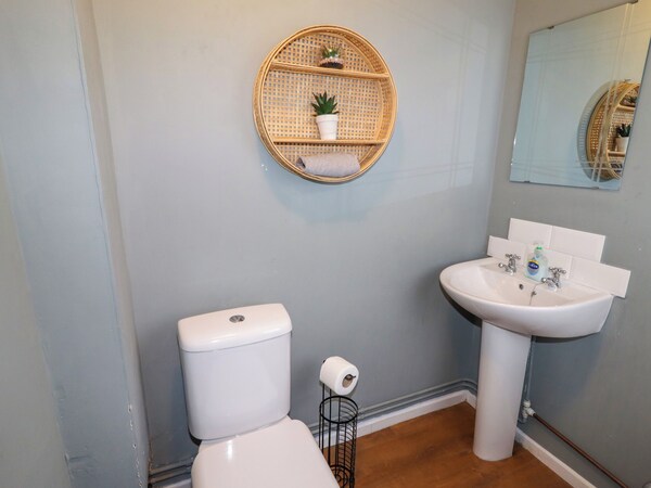 Rock House, Pet Friendly, With A Garden In Buxton - Derbyshire
