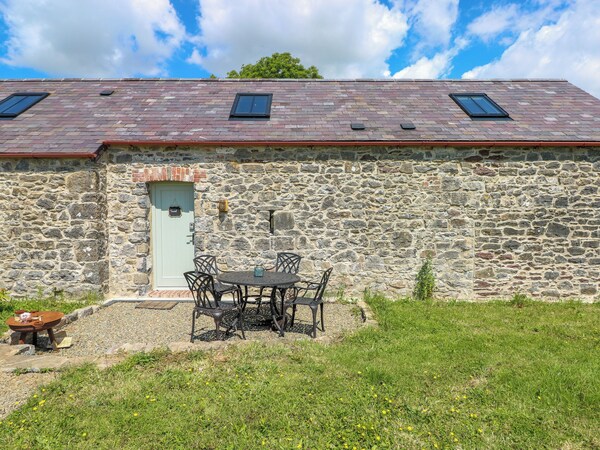 Teasel, Pet Friendly, Character Holiday Cottage In Pembroke - Milford Haven