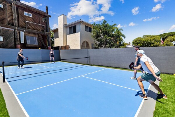 Bayview Escape With Hot Tub And Pickleball - Coronado, CA