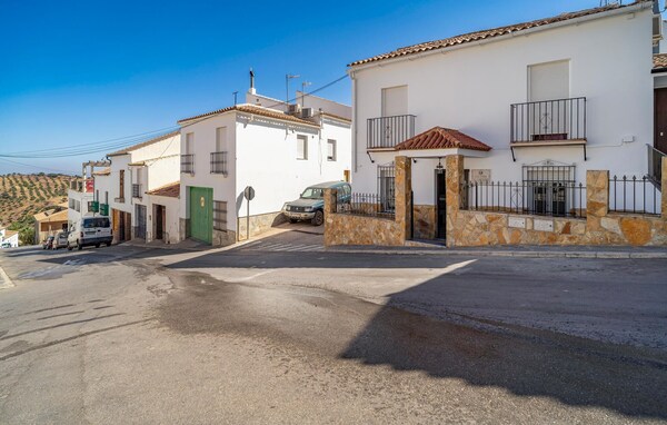 Two-bedroom Stunning Home In El Gastor - Olvera