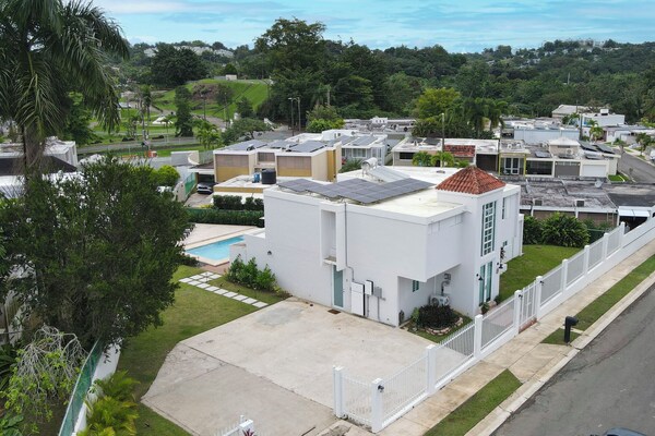 Charming 4-bedroom Estate With In-ground Pool Wifi In San Juan - Guaynabo