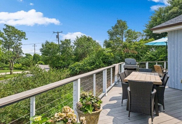 4-bedroom House Is Across The Street From Private Beach And Walk To Town - Montauk, NY