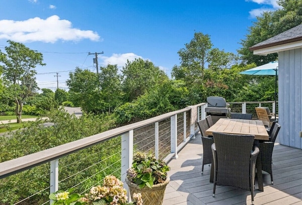 4-bedroom House Is Across The Street From Private Beach And Walk To Town - Montauk, NY