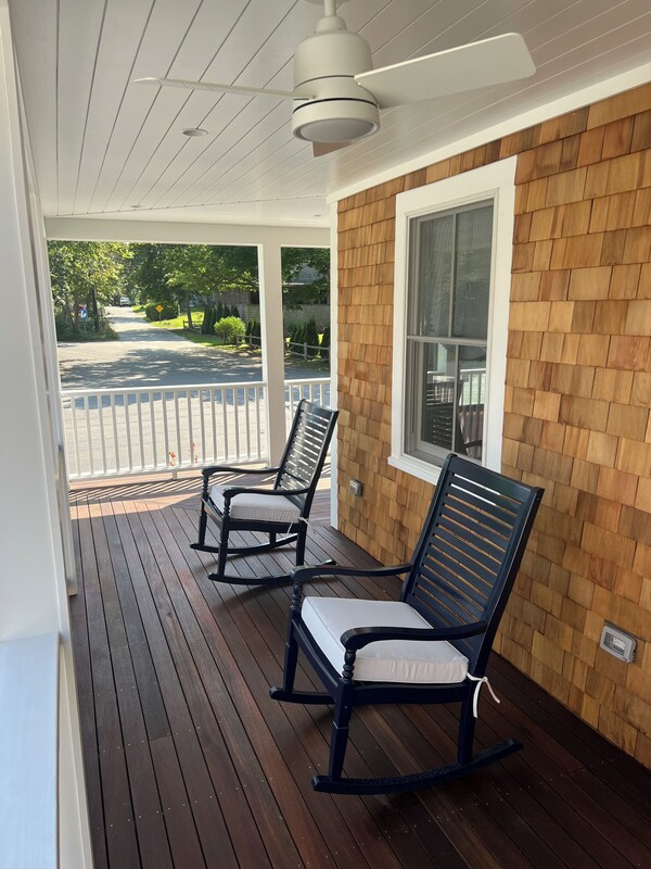 Modern Cottage Walk To Town & Beach - Mashpee, MA
