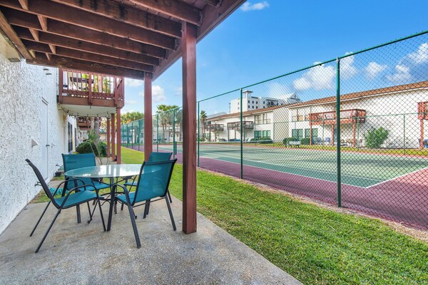 Beachview 107-pet Friendly-2br-close To The Beach - Navarre, FL