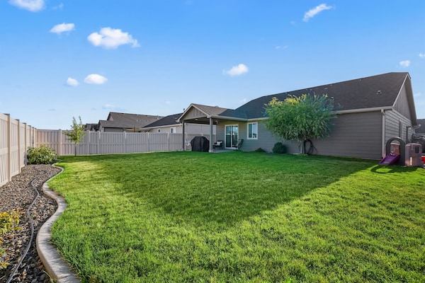 Mindful Manor, Sleeps 8, Bbq, Covered Patio, K,q,t - Caldwell, ID