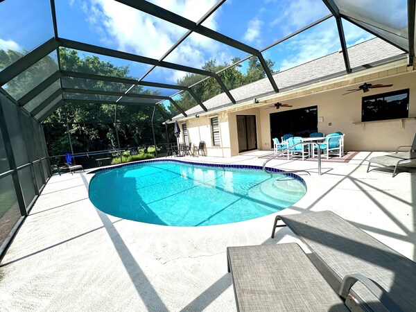 Aqua Vista Too - Beautifully Furnished Lake Front Home Close To Manasota Beach - Venice, FL