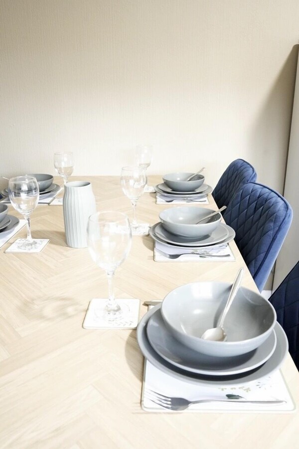 Refreshing Modern Home In Livingston - Linlithgow