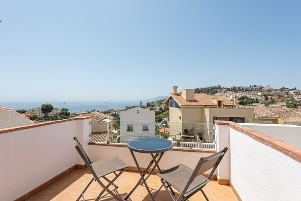 Villa 'Pedregalejo Vistas Al Mar' Con Vistas Al Mar, Wi-fi Y Aire Acondicionado - Málaga