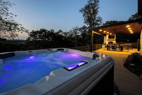 27 South - Lux Estate W/ Views, Hot Tub & Gameroom - Franklin, TN