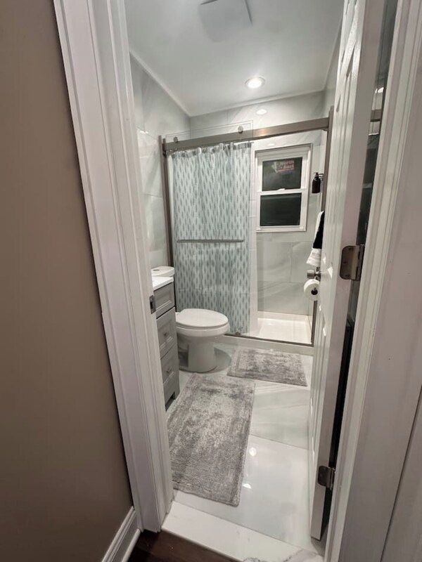 Bright 2 Br 8 Min From Jfk, 4 Min From Us And Mall, Free Street Parking 24/7. - St John's University, Queens