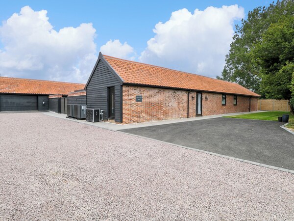 County Farm Barn, Family Friendly, With Pool In South Walsham - Wroxham