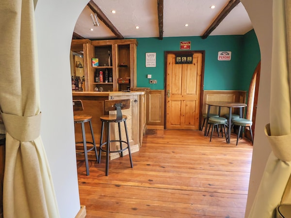 The Willows, Pet Friendly, With Hot Tub In Llangollen - Cheshire