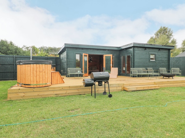 Chicken Run, Pet Friendly, With Hot Tub In Stamford - Rutland