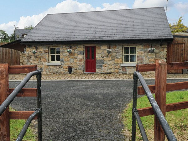 Canal Cottage, Pet Friendly In Drumshanbo, County Leitrim - Leitrim Village