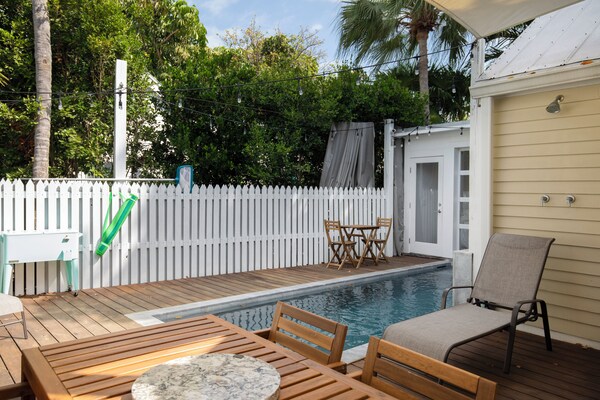 Discover This Cozy Retreat In The Charm Of Old Town Key West At Poorhouse Lane! - Key West, FL