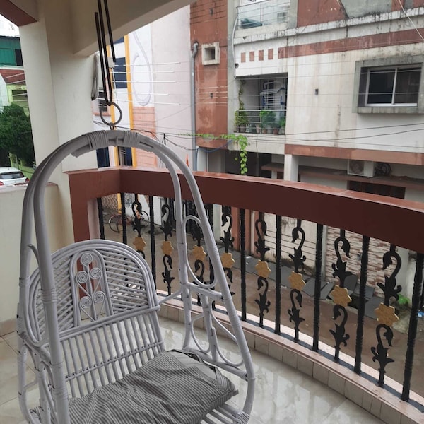 Beautiful Room, Best Location, Friendly Host,  Ac, Attached Bathroom, Kitchen - Odisha