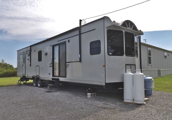Come And Stay At The Island  This Property Adjoins Island Paradise. - Kentucky