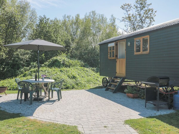 Willowdale, Pet Friendly, With Open Fire In Witney - Oxfordshire