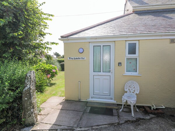 The Lobster Pot, Romantic, Country Holiday Cottage In The Lizard - Lizard