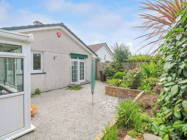 Alexandra Close, With A Garden In Illogan - Portreath