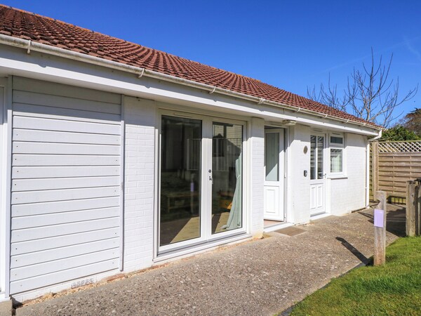Munday H1, Country Holiday Cottage, With A Garden In Yarmouth - Barton on Sea