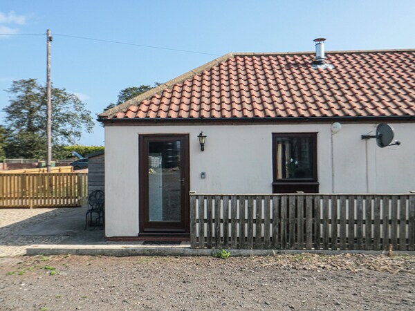 Curlew Cottage, Pet Friendly, Character Holiday Cottage In Filey - Filey