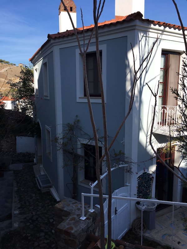 Villa In Historical Neighborhood With 3 Bedroom / Bozcaada - Tenedos - Bozcaada