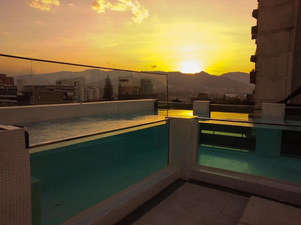 Luxury Penthouse 2 Pools 14-bedroom  Parque Lleras  Medellín Stunning City Views - Medellin, Antioquia, Colombia