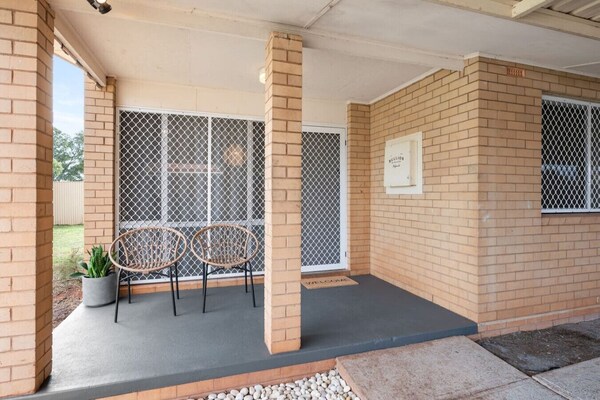 Bullion Bungalow Stylish, Secure 3-bed Stay - Kalgoorlie - Boulder