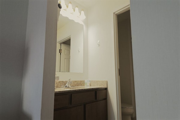Hotel Suite With Ac, Wifi, Fitness Room In Welcoming Wilkes-barre - Dallas, PA