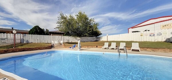 Two Convenient Room Located At I-28 | Outdoor Pool & Free Parking - Decatur, TX