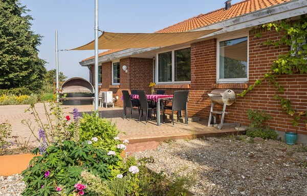 Stunning Home In Bjert With Wifi - 科靈