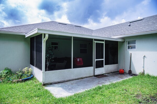 Emely's Place \N\n5 Minutes From Jacksonville International Airport - Jacksonville