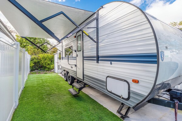 Tampa Bay Gem: Private Camper Stay! - 坦帕