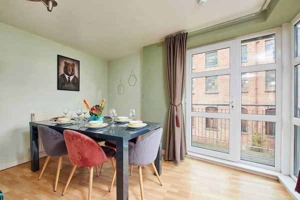 The Sleek Nottingham Gem With Balcony - Nottingham