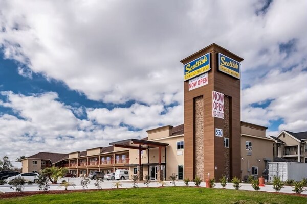 Convenient Stay Located Right Off I-10 | Family Stay | Free Breakfast & Parking - Katy, TX