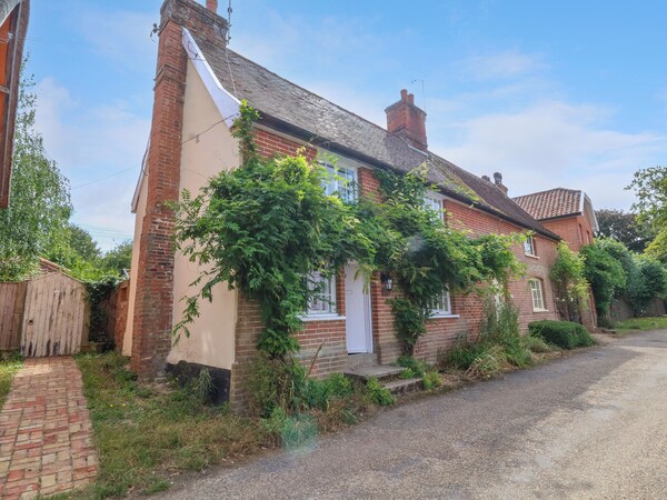 Brook Cottage, Pet Friendly, Character Holiday Cottage In Peasenhall - Suffolk